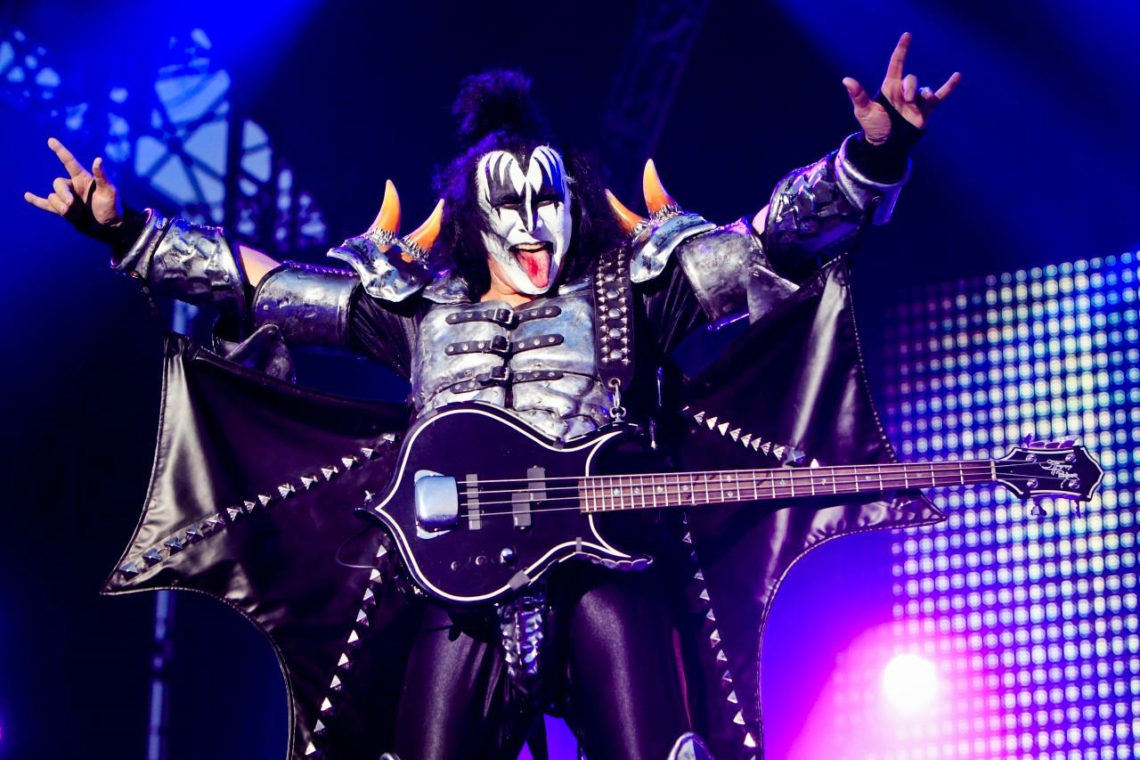 CORNA: BEATO CHI LE FA! Nascita di un gesto-simbolo della musica Rock ...